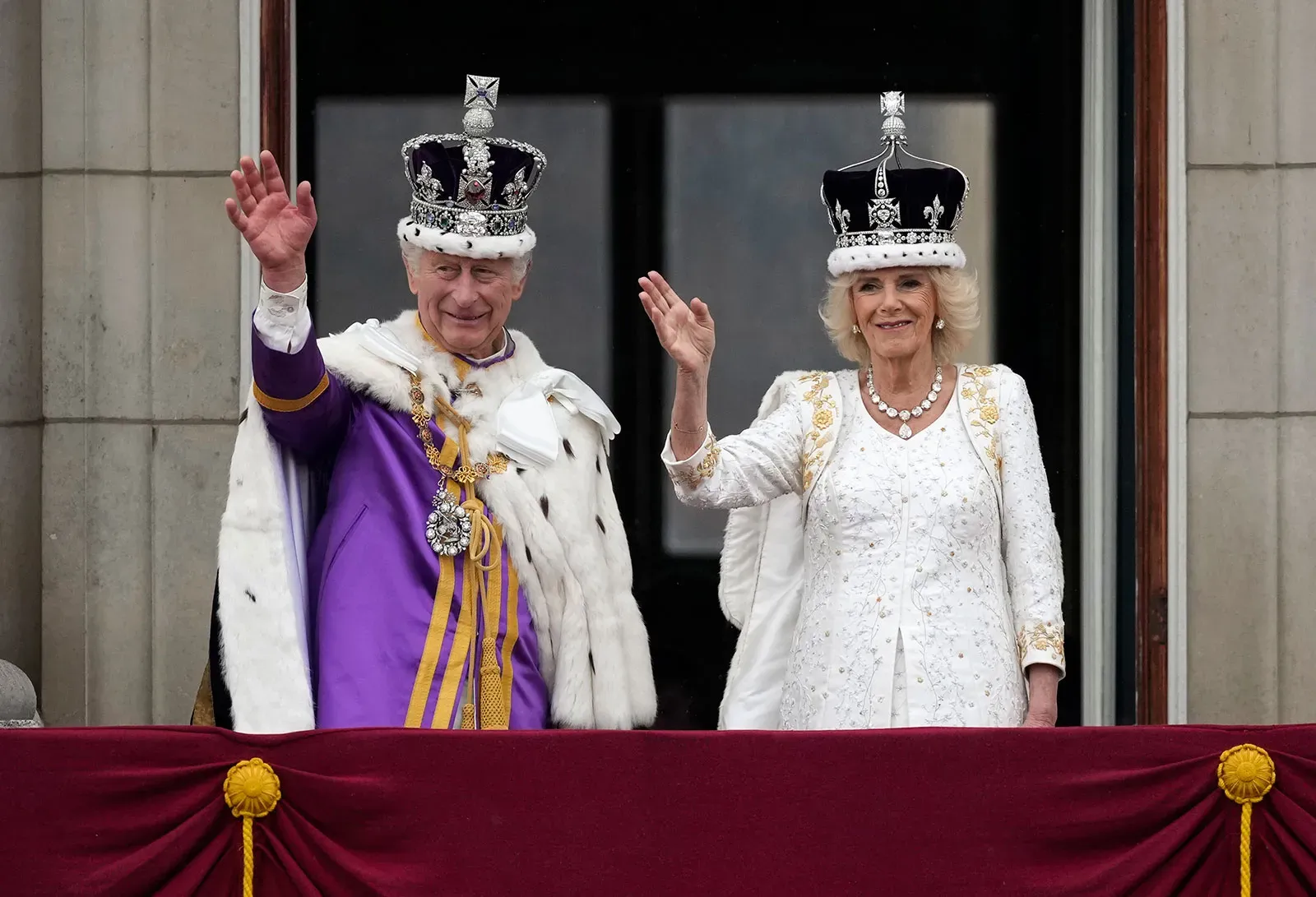 King Charles and Queen Camilla choose a photograph for official ...